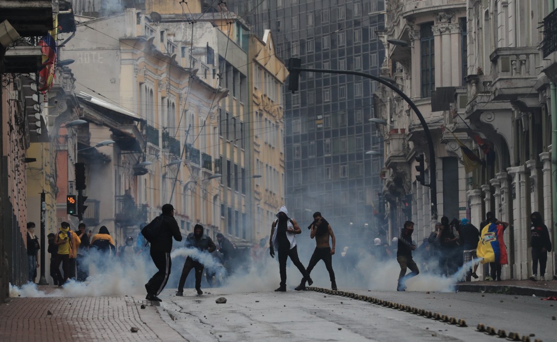 Ecuador decreta el estado de excepción ante protestas por medidas ... Ecuador decreta el estado de excepción ante protestas por medidas ...