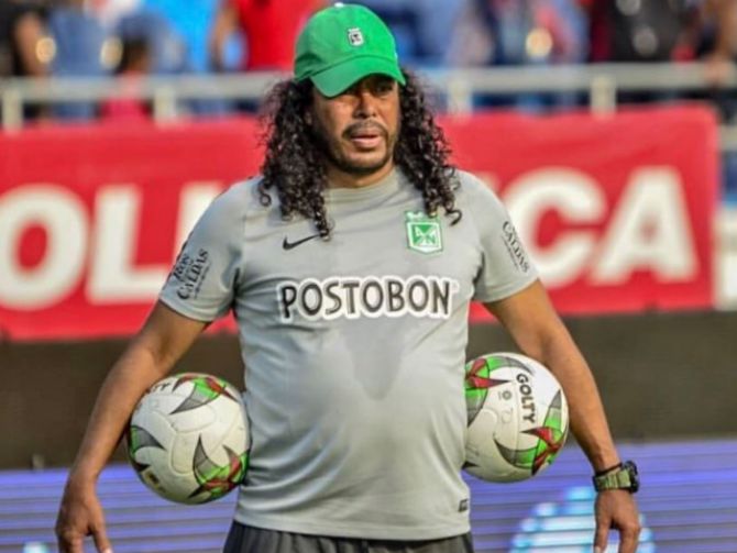 Higuita sale en defensa de hinchas homosexuales del Atlético Nacional ...